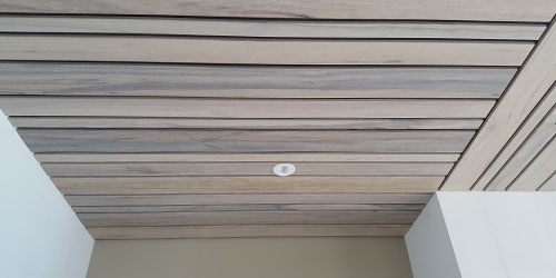 Fraké houten wanden en plafond | Gerealiseerd door houtindustrie Veteka